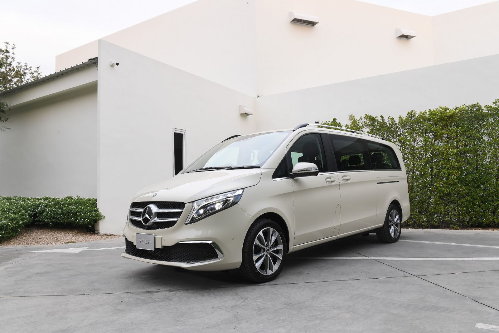 เปิดตัวรถตู้สุดหรูระดับเฟิร์สคลาส Mercedes-Benz V 250 d Exclusive ในราคา 5,400,000 บาท ...